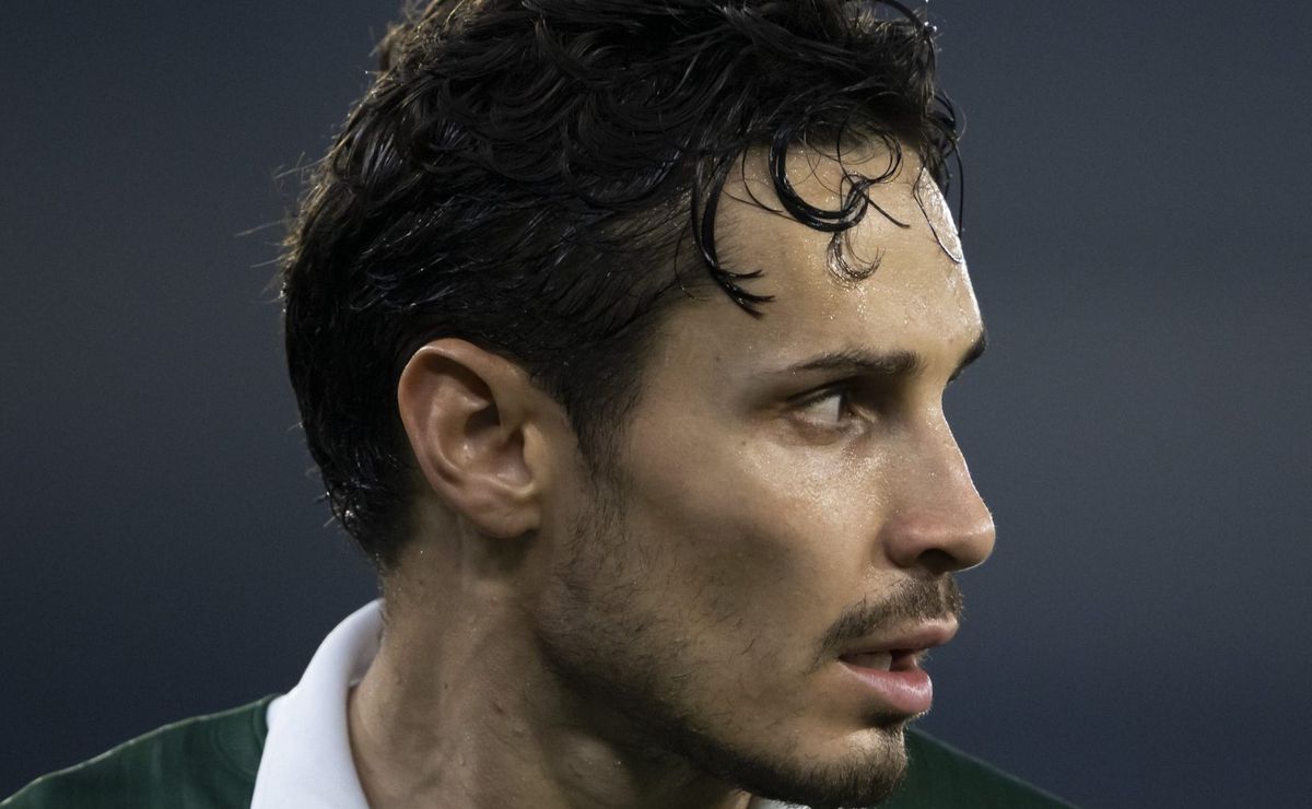 Abel define Felipe Anderson para substituir Veiga no Palmeiras
