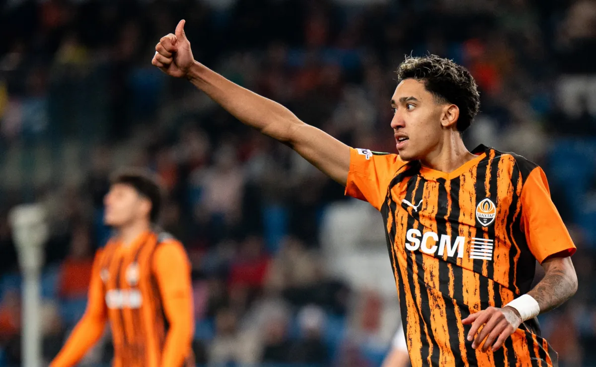 Isaque lamenta saída precoce e poucas chances com Renato Gaúcho no ...