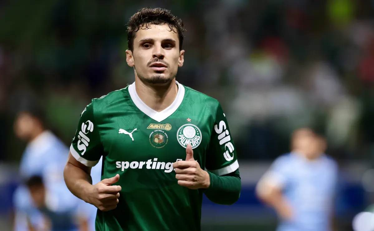 Palmeiras aceita negociar Raphael Veiga em 2026 e impõe condição