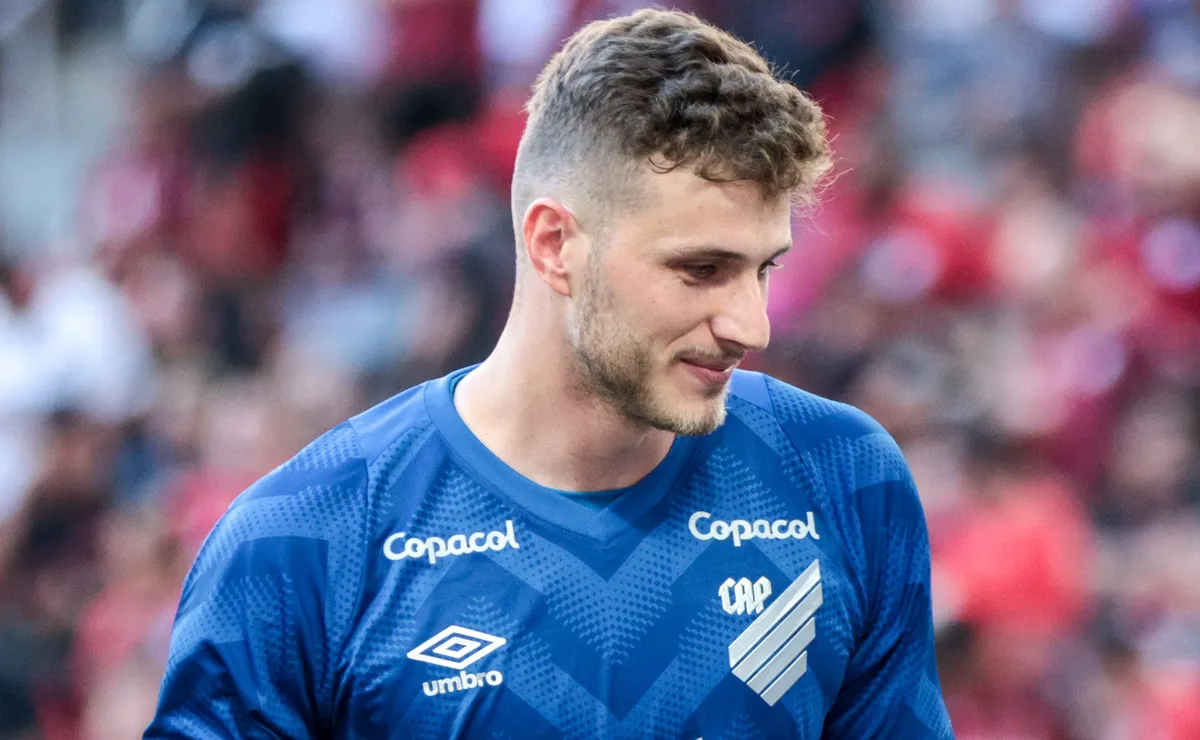 Bento, ex-Athletico-PR, entra na mira do Grêmio