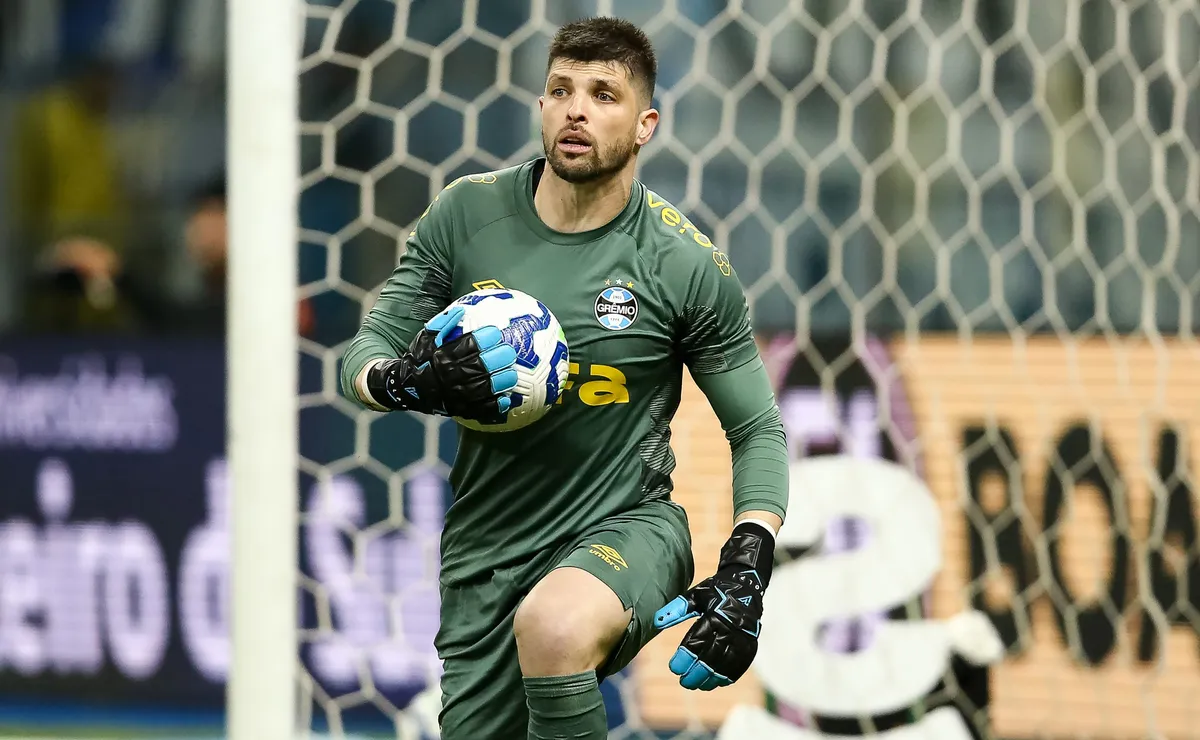 Volpi negocia rescisão com o Grêmio e gera interesse de rivais da Série A
