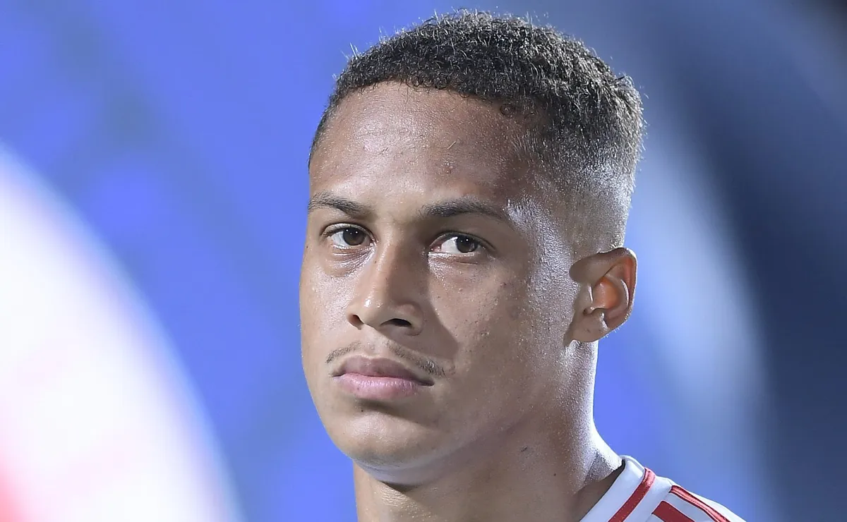 Santos é avisado que Internacional busca permanência de Vitinho