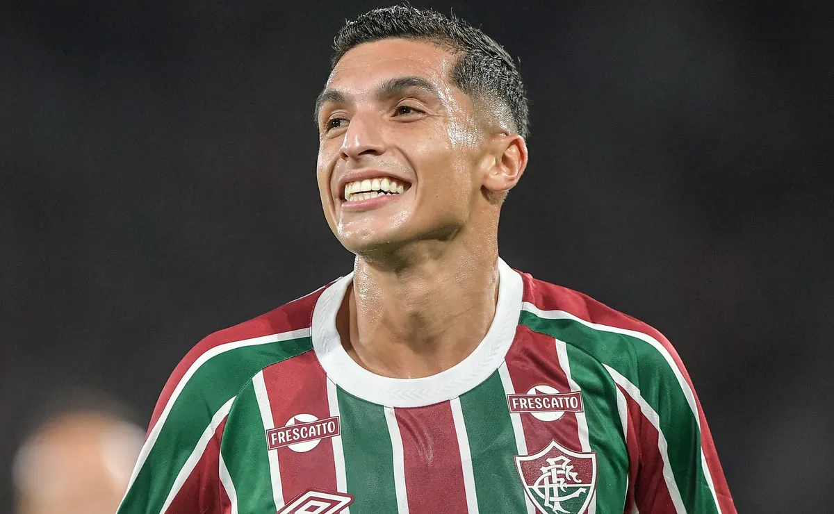 Serna manifesta desejo de renovar com Fluminense; atacante foi alvo do Boca