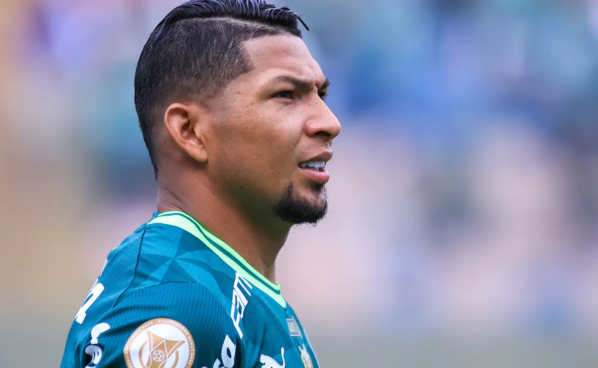 Rony, ex-Palmeiras, foi aprovado por Vojvoda no Santos e deve ser titular