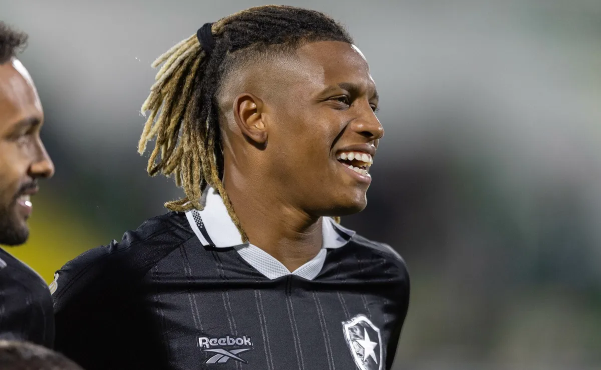 Palmeiras mantém Danilo no radar e proposta pode aparecer após a Copa