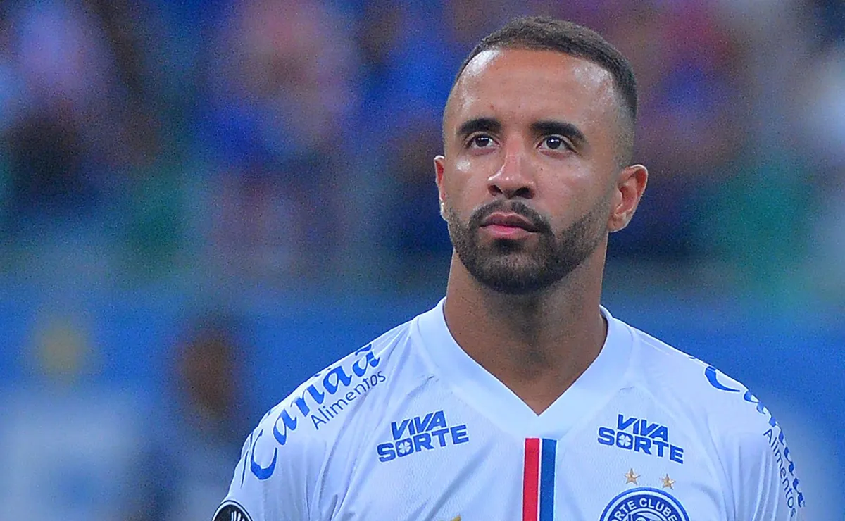 Caio Alexandre, do Bahia, se envolve em acidente de trânsito
