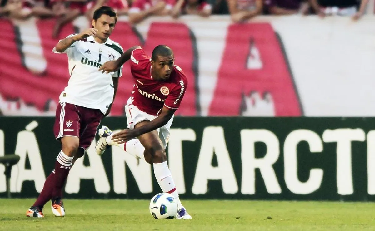 Juan Jesus, ex-Internacional, fica perto de acertar com o Atlético-MG