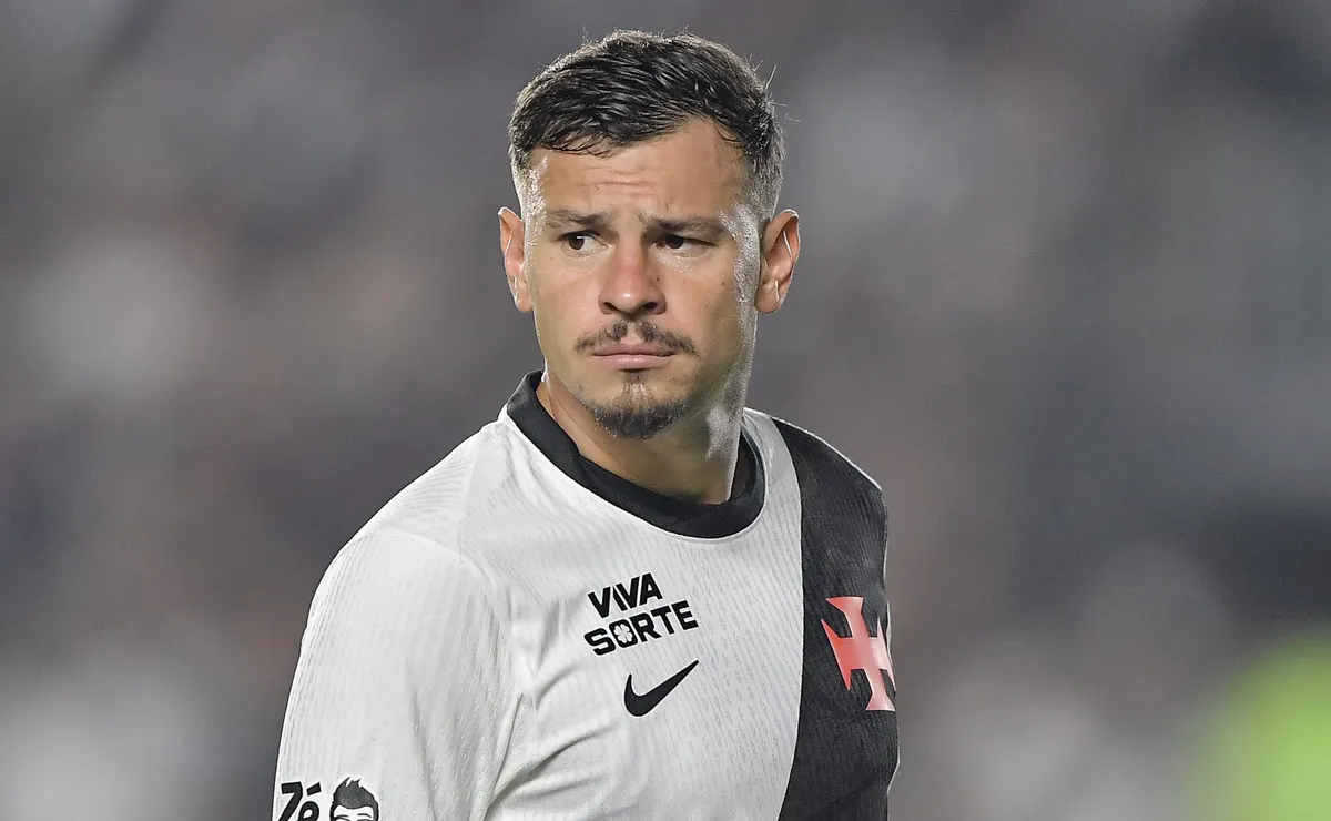 Vasco ainda não define renovação de três volantes