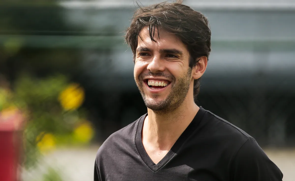 Kaká pede foto para IShowSpeed e encontro viraliza entre torcedores